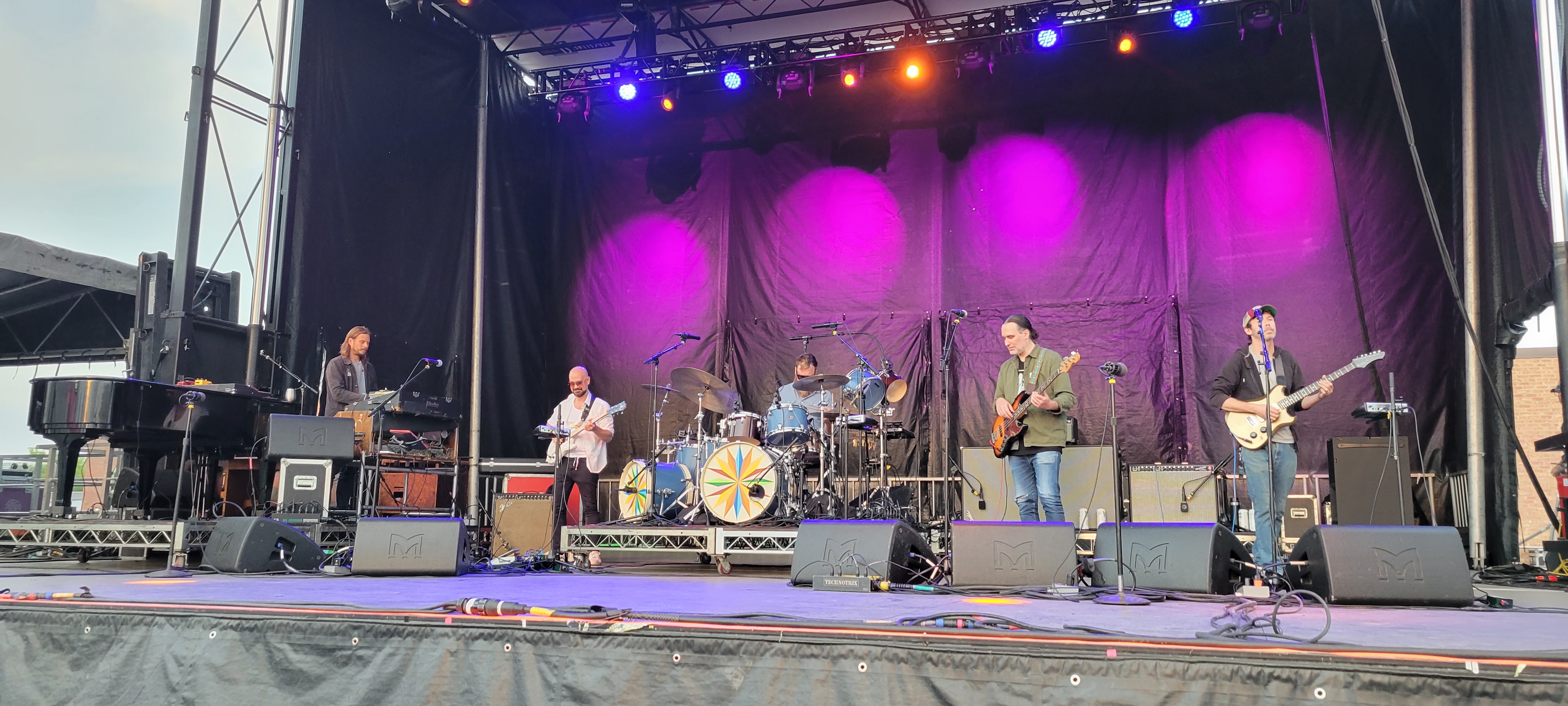 Music Fans Go All IN and Find A Miracle In Mundelein | Slide and Banjo